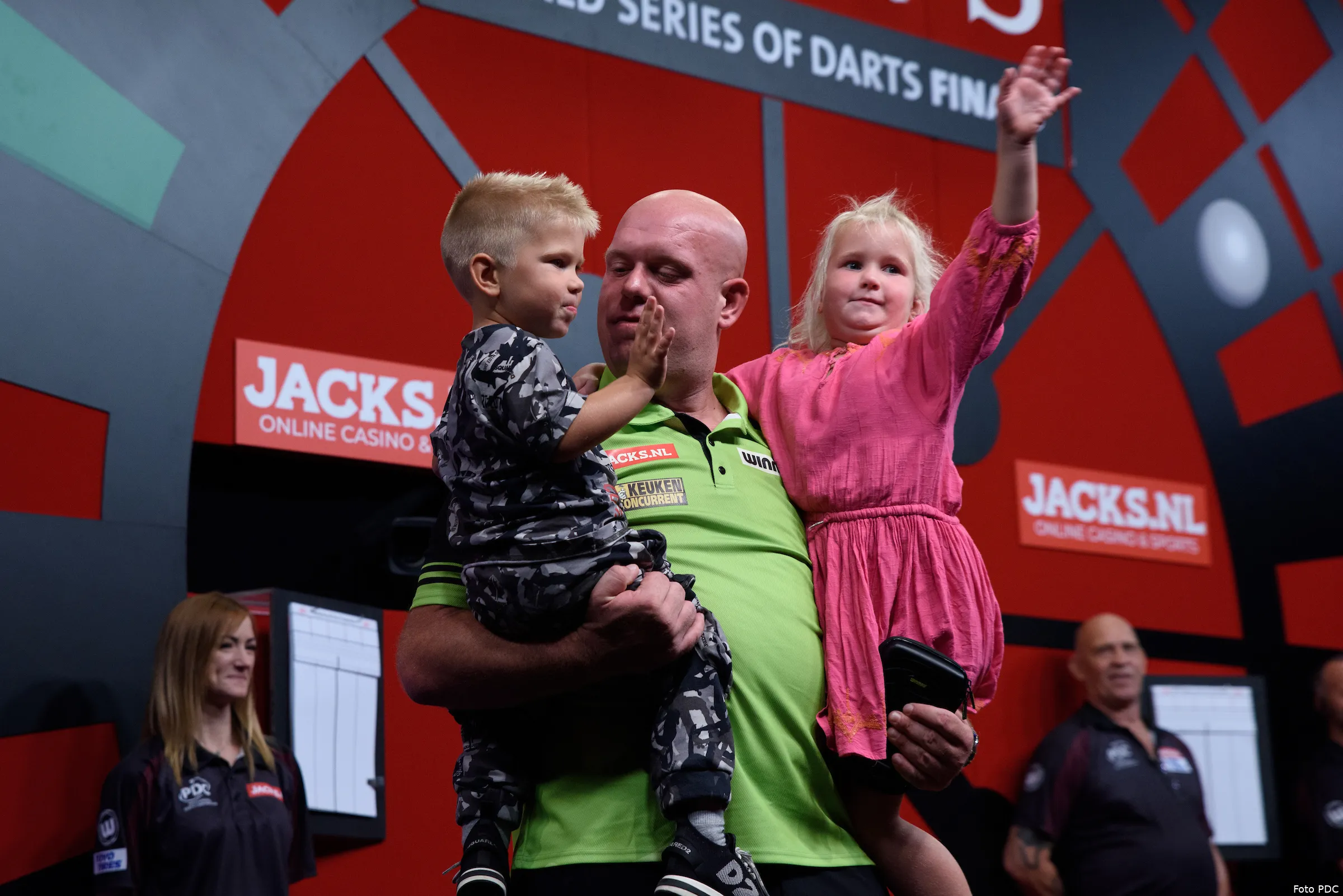 Michael van Gerwen en Daphne gaan uit elkaar, de Nederlander trekt zich daarom terug